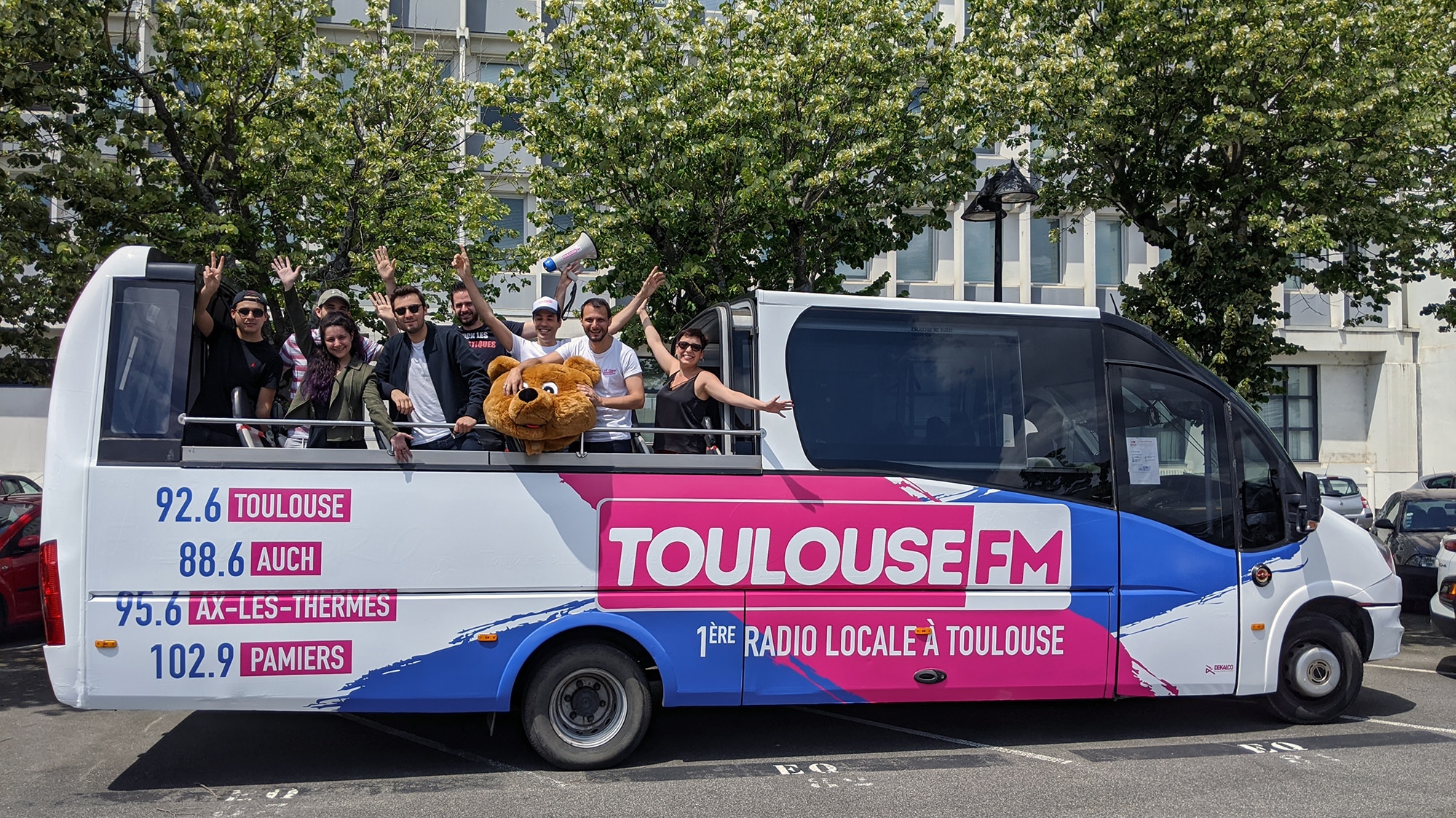 Le Toulouse FM Bus sillonne la ville rose - Toulouseblog.fr